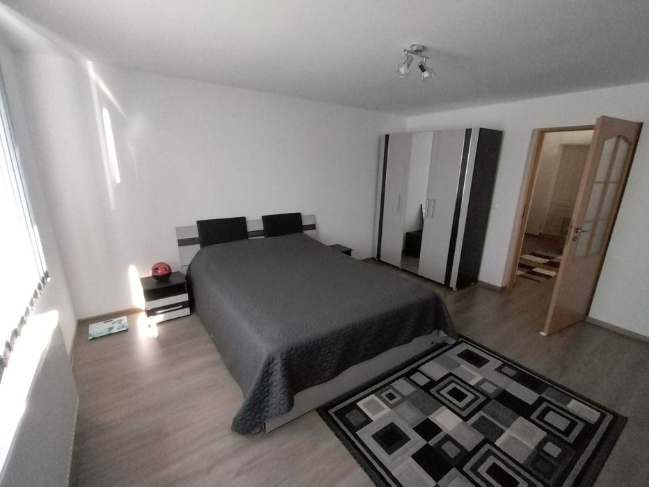 Casa renovata cu garaj, beci, bucatarie vara Dumbraveni • OLX.ro