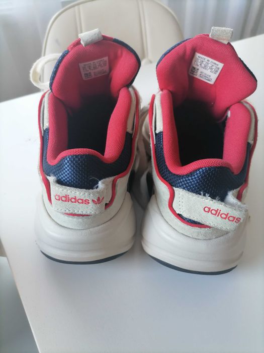 Adidasi Adidas originali Podei • OLX.ro