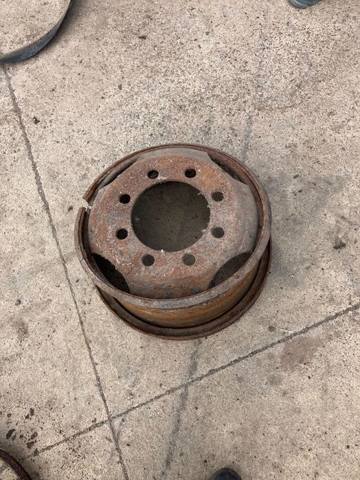 Продавам джанти за Зил 130 гр. Лом • OLX.bg