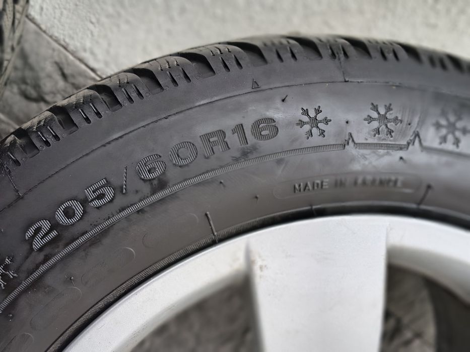 Jante aliaj BMW R16 +anvelope iarna (SIBIU) Lotrioara • OLX.ro
