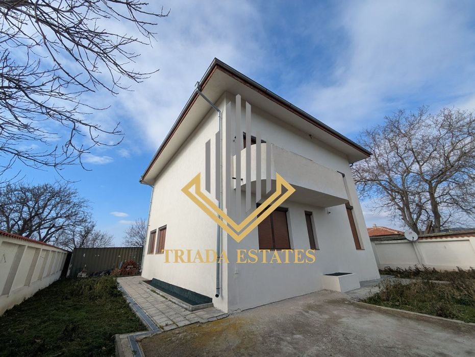 Просторна триетажна къща в с. Миролюбово - идеалното място за спокойс с ...