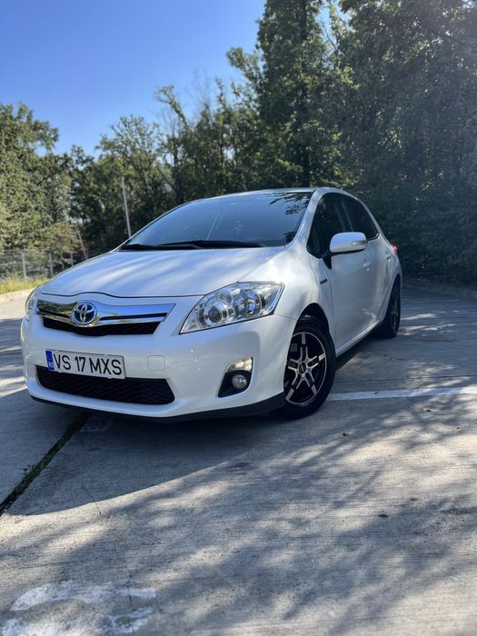 Toyota Auris hybrid Iasi • OLX.ro