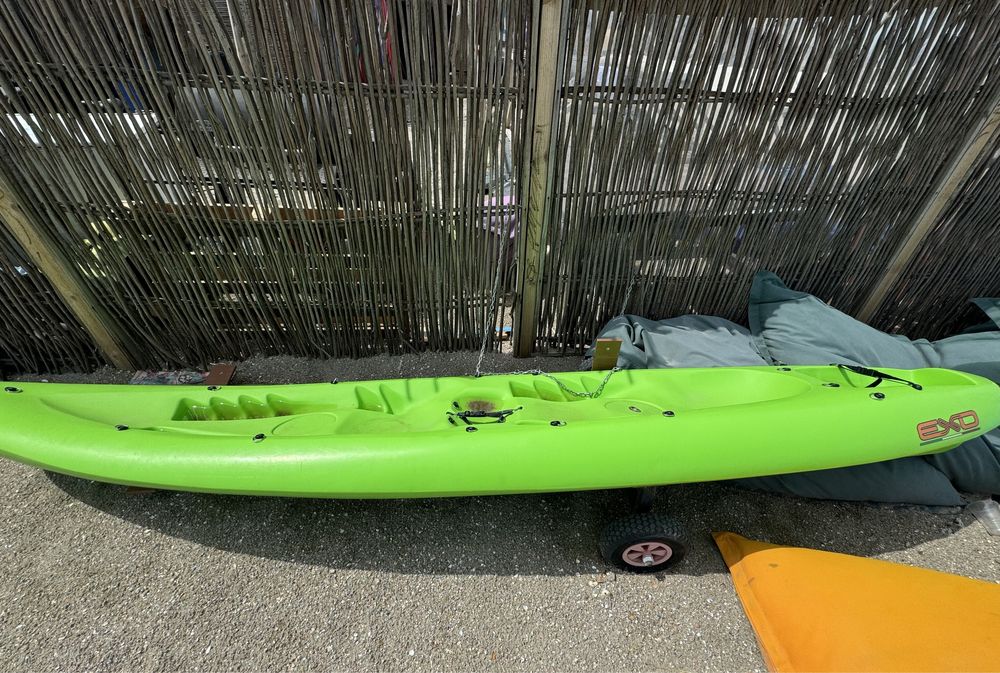 Caiac Exo Shark 2, capacitate 2-3 persoane + CARUCIOR Constanta • OLX.ro