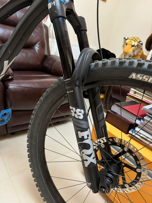 Furca Fox 38 Float Performance 29" Bascov • OLX.ro