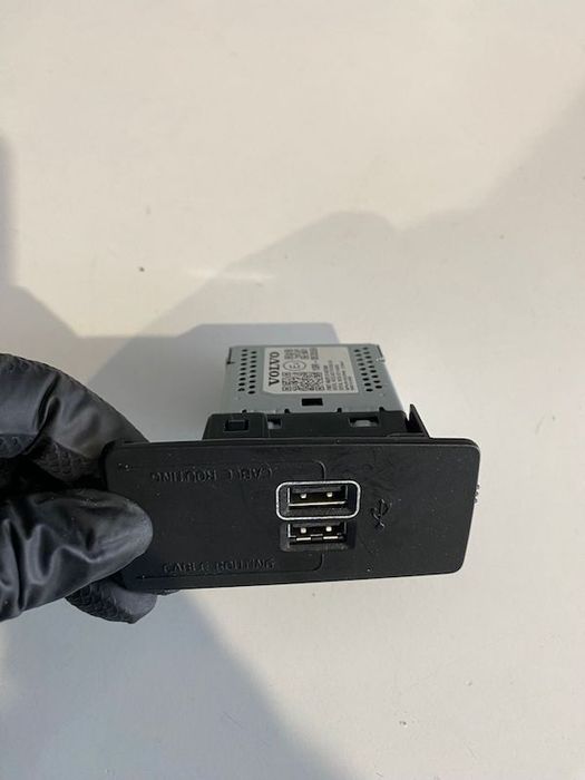Modul USB APPLE CARPLAY VOLVO S60 S90 V90 V60 V60CC XC40 XC60 XC90 2020+ 31407038 Baia • OLX.ro