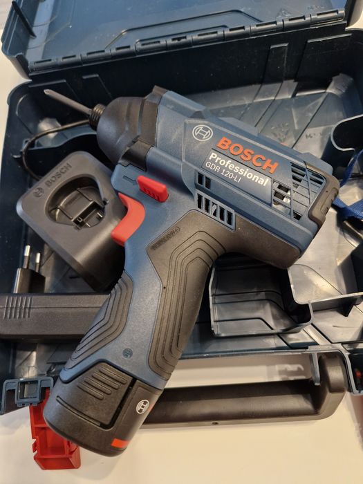 Bormasina filetanta cu impact Bosch 12v pe acumulator Bucuresti ...