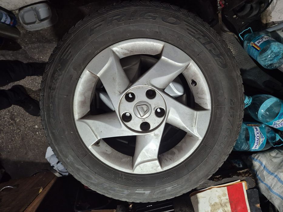 Jante cu anvelope iarna Dacia Duster 215 65 16 Mioveni • OLX.ro