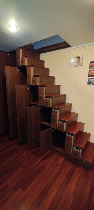 Scara cu spatiu depozitare , dressing , bucatarii, mobila la comanda ...