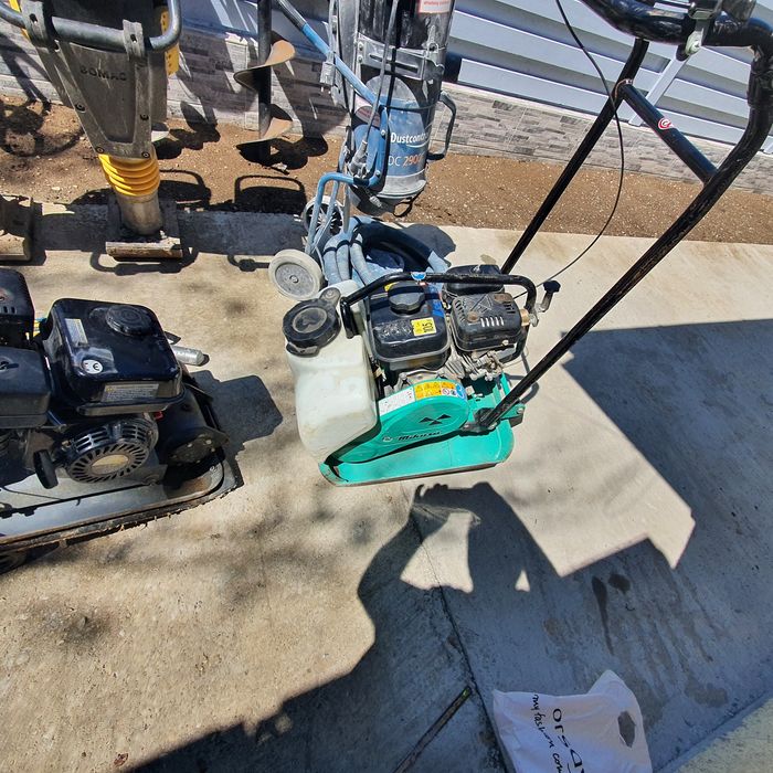 Inchiriez compactor mai pamant, betoniera,picamer,placa vibranta ...