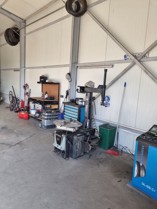 De vânzare casa ,garaj frizerie, service auto Apele Vii • OLX.ro