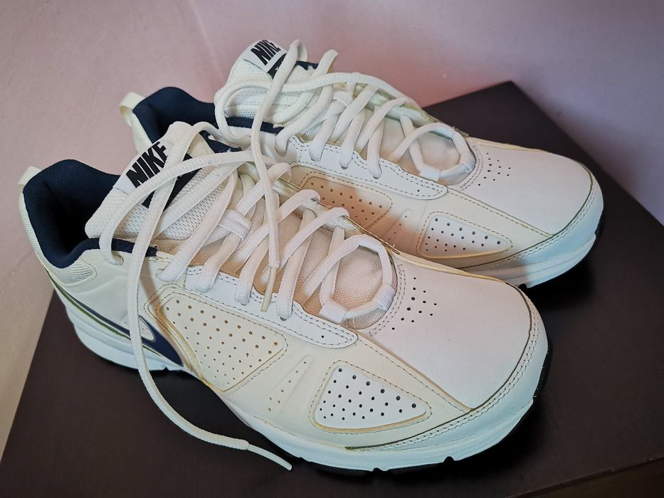 Nike albi pilele Craiova • OLX.ro