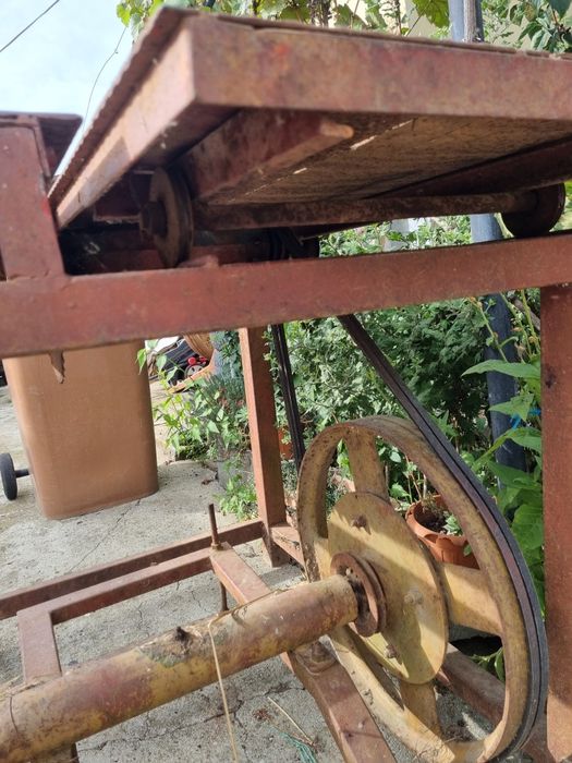 Masă gater circular Bucsani • OLX.ro