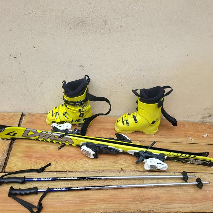 Schiuri + clapari Copii 22 - 22,5 (35 - 36 ) Hunedoara • OLX.ro