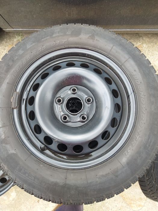 Jante tabla cu anvelope Pirelli Oradea • OLX.ro
