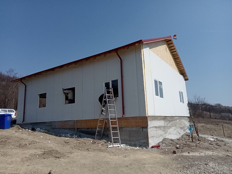 Vand case pe structura metalica izolate din panouri sandwich Turda • OLX.ro