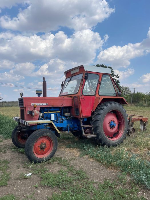 Tractor Universal 650 Mihaesti • OLX.ro