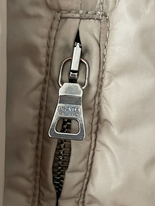 Geaca Prada cu umplutura din puf Buzau • OLX.ro