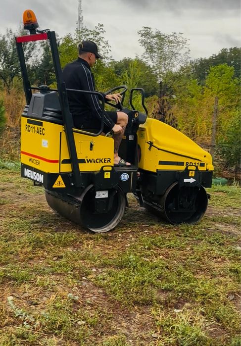 Miniexcavator /Wacker neuson/cilindru compactor 1,5t/ Petresti • OLX.ro