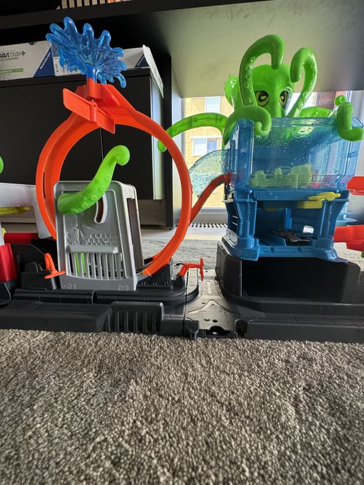Set Hot Wheels Color Reveal Ultimate Octo Car Wash Tartasesti • OLX.ro