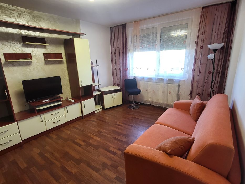 Inchiriez garsoniera zona BCR Roman • OLX.ro