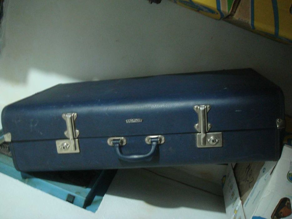 Geamantane Vechi de colectie Retro Vintage Valize Auto Decor Bucuresti ...