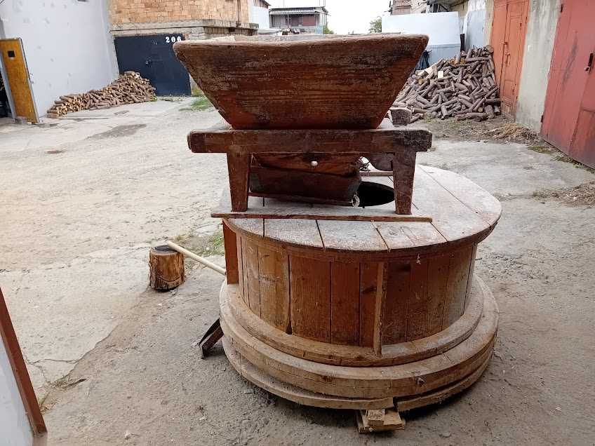 Moara antica mare Targu Neamt • OLX.ro