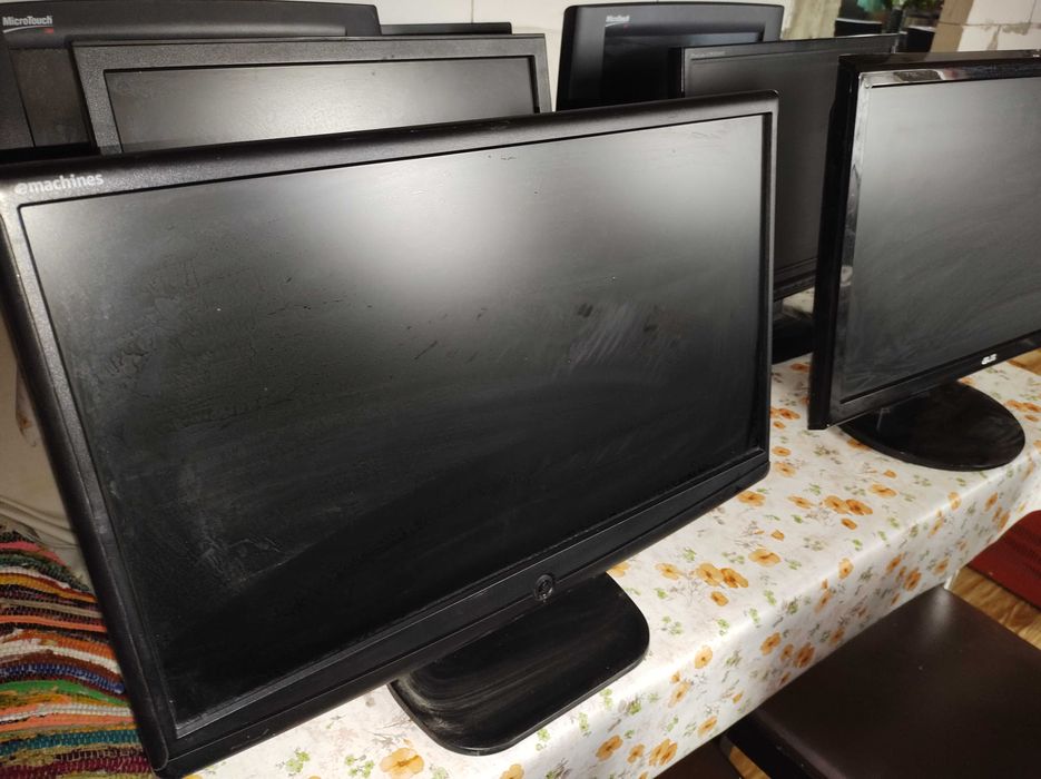 Monitor computer , diverse dimensiuni , unele cu touchscreen Bucuresti ...