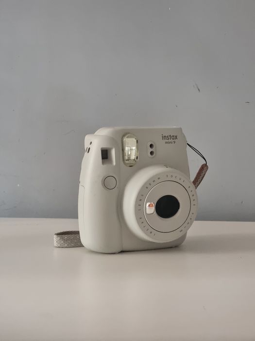 Fujifilm Instax Mini 9 / Бял гр. София Медицинска академия • OLX.bg