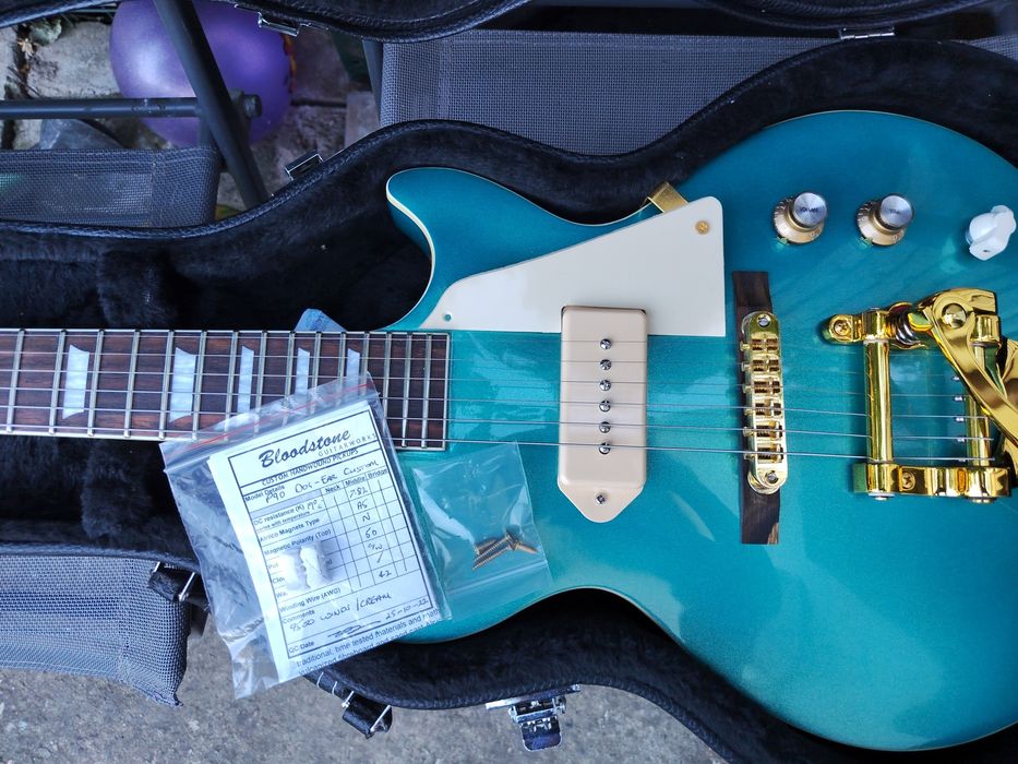 Chitară custom în stil Les Paul, cu o singură doză centrală P90 ...