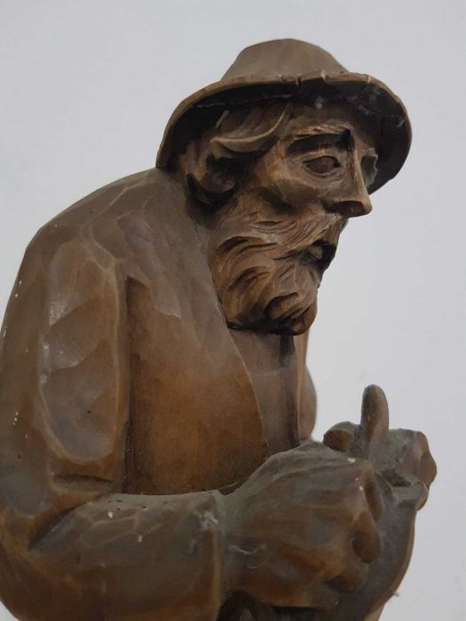 Statueta vintage cu un batranel Stefanesti • OLX.ro