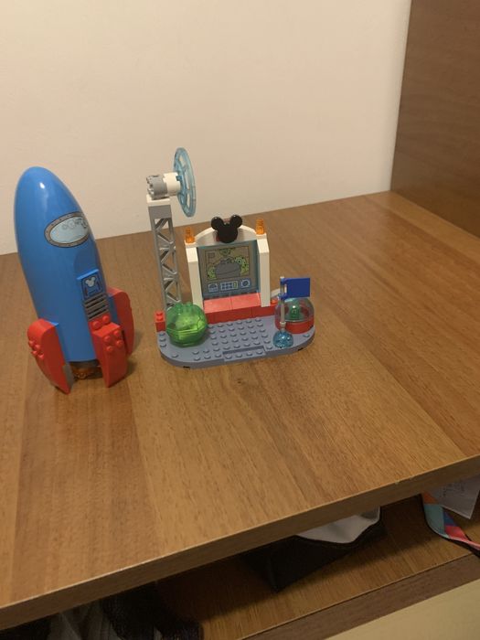 LEGO Disney 10774: Racheta spațială a lui Mickey Mouse și Minnie Mouse ...