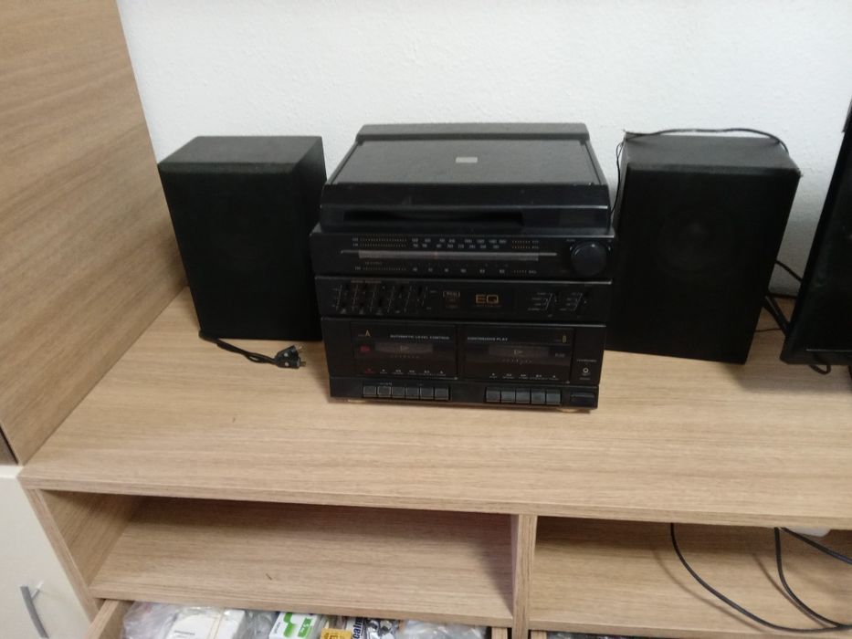 Combina muzicala cu 2 boxe , functionala Sacele • OLX.ro