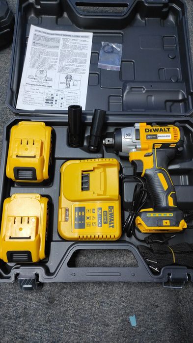 Pistol impact DEWALT 24v/5ah , 1/2 +bit bormasina Runcu • OLX.ro