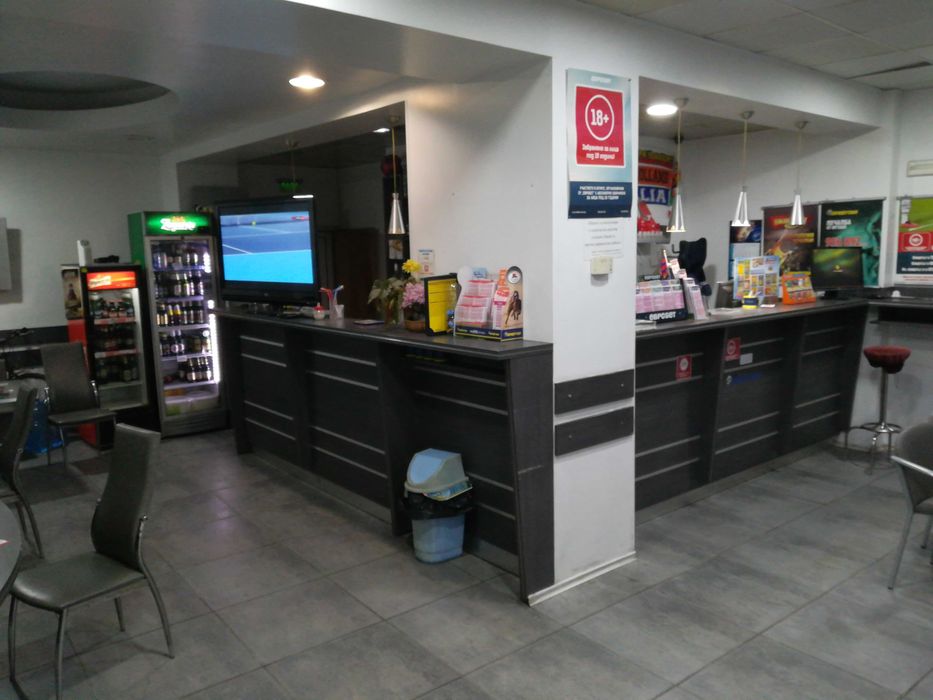 Продавам бар-плот гр. Бургас Славейков • OLX.bg