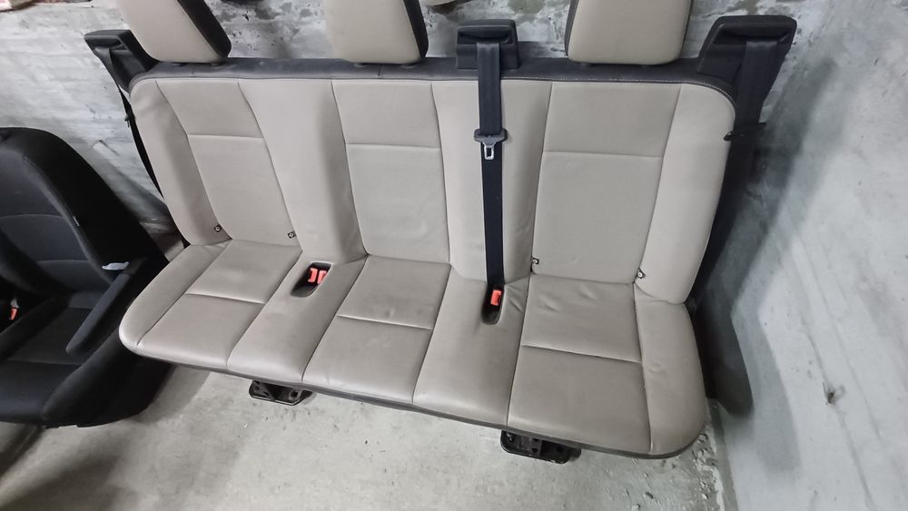 Bancheta 3 locuri utilitara, camper ,autorulota. Centuri incorporate Ramnicu Valcea • OLX.ro