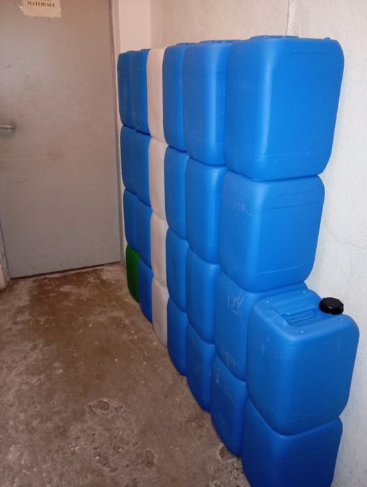 Vînd bidoane plastic Arad • OLX.ro