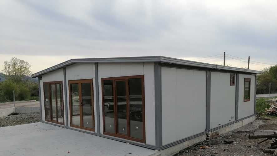 Casa modulara si garaje auto din structura metalica si panou sandwich ...