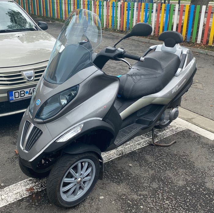 Scuter Piaggio mp3 250 cm3 Sibiu • OLX.ro