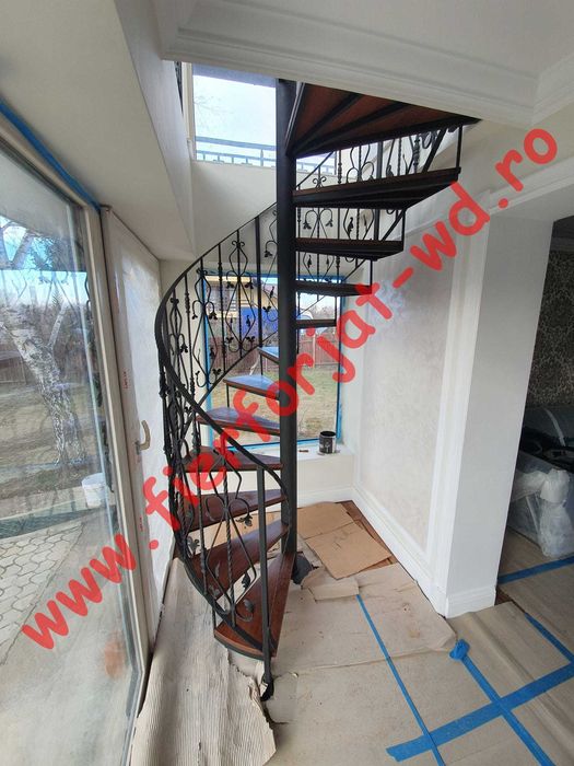 Scara in forma de spirala/Scara exterioara/Scara interioara/Scari ...
