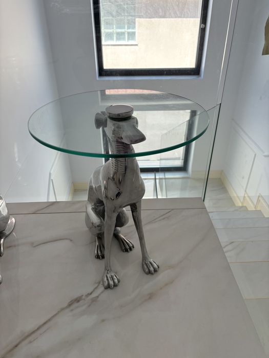 Masuta cu statueta caine din aluminiu Oradea • OLX.ro