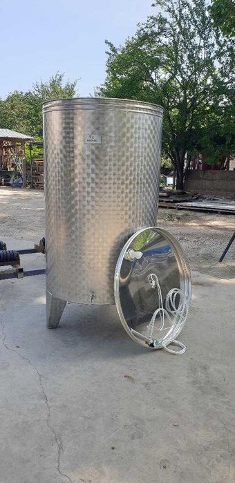 NOU Cisterna Inox Alimentar Capac flotant pneumatic 600 l Vas/Vinifica ...