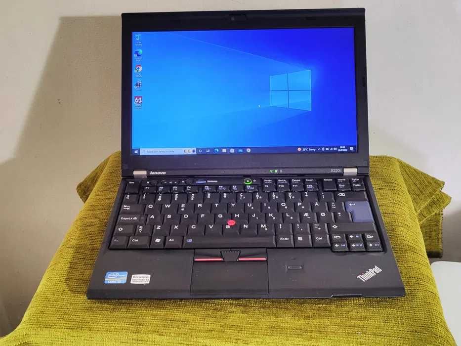 Laptop Lenovo Thinkpad x220i, core i3-2350, SDD 256Gb, memorie RAM 8Gb ...