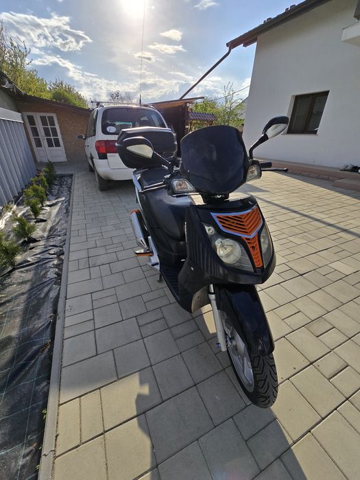 Vând scuter keeway outlook 125cc din 2006 în stare buna de funcționare ...