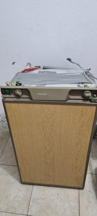 Vand frigider rulota electrolux Nojorid • OLX.ro