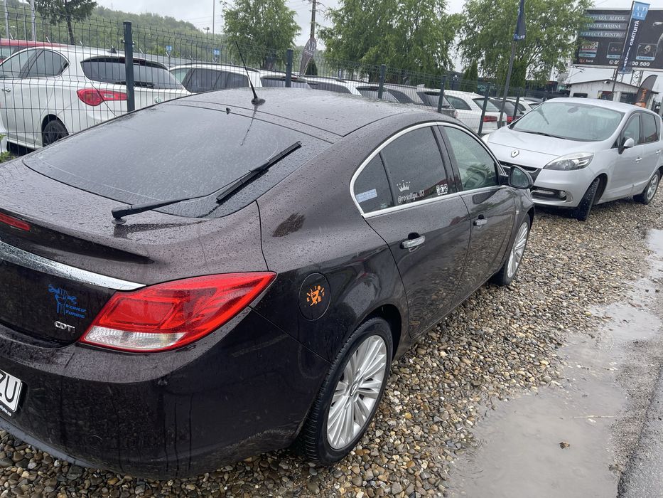 Vand opel insignia Onesti • OLX.ro