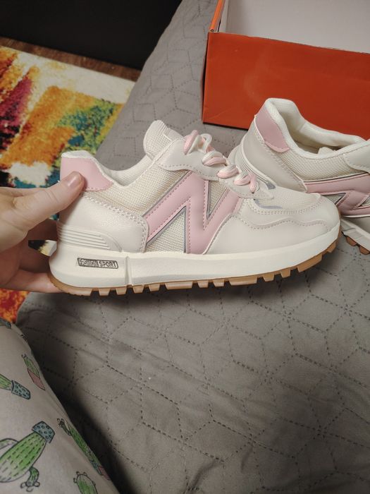 Vand Adidasi dama Focsani • OLX.ro