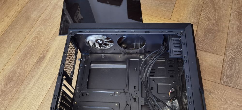 Carcasa pc Serioux Makenna Bucuresti Sectorul 6 • OLX.ro