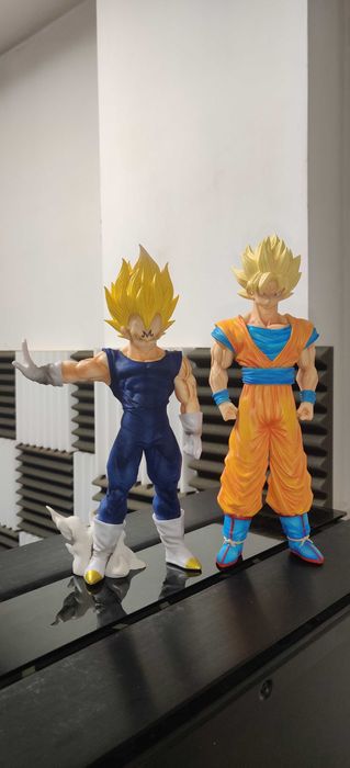 Dragon Ball Z - Goku Super Saiyan 2 vs Majin Vegeta Reghin • OLX.ro