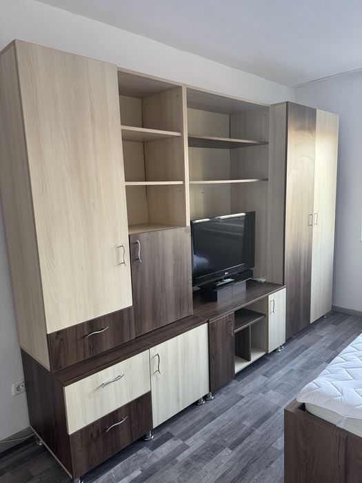 Mobila dormitor (dulap + pat cu noptiere) Sanmartin • OLX.ro