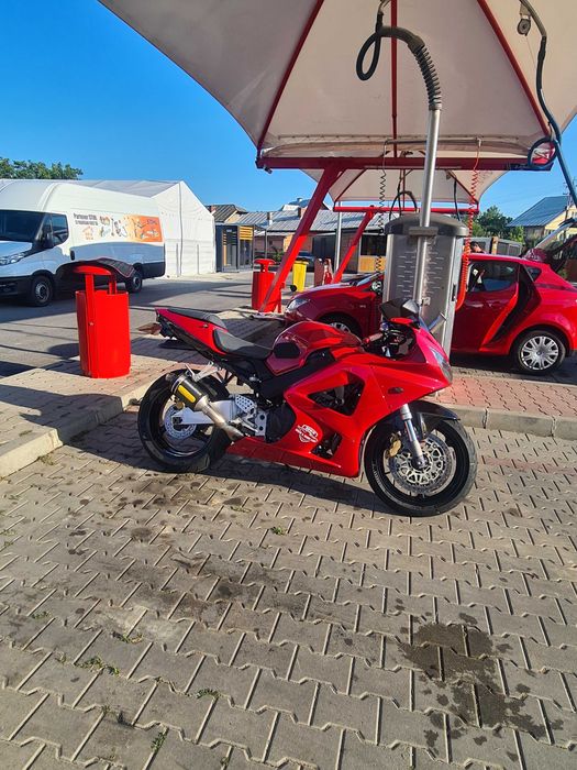 Honda 929 CBR 900 RR Fireblade Valenii de Munte • OLX.ro